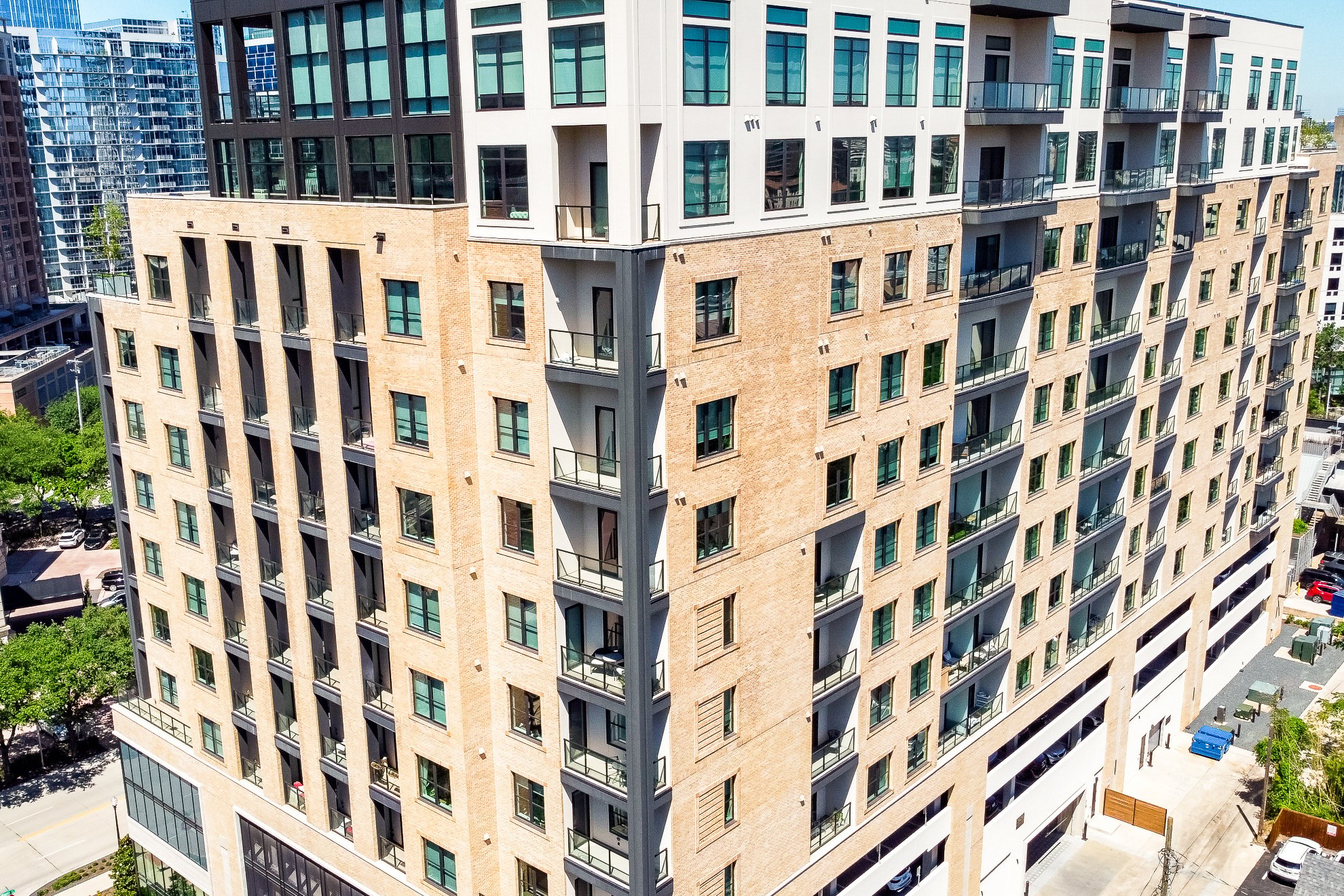 Dallas: Selene Luxury Residences