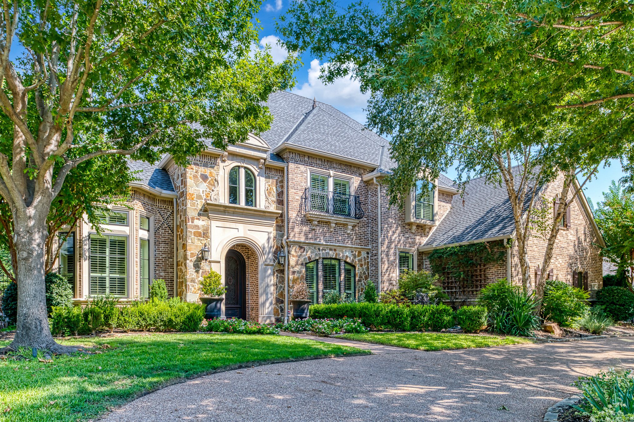 Southlake Home with Taupe Single Hung Windows - Side View