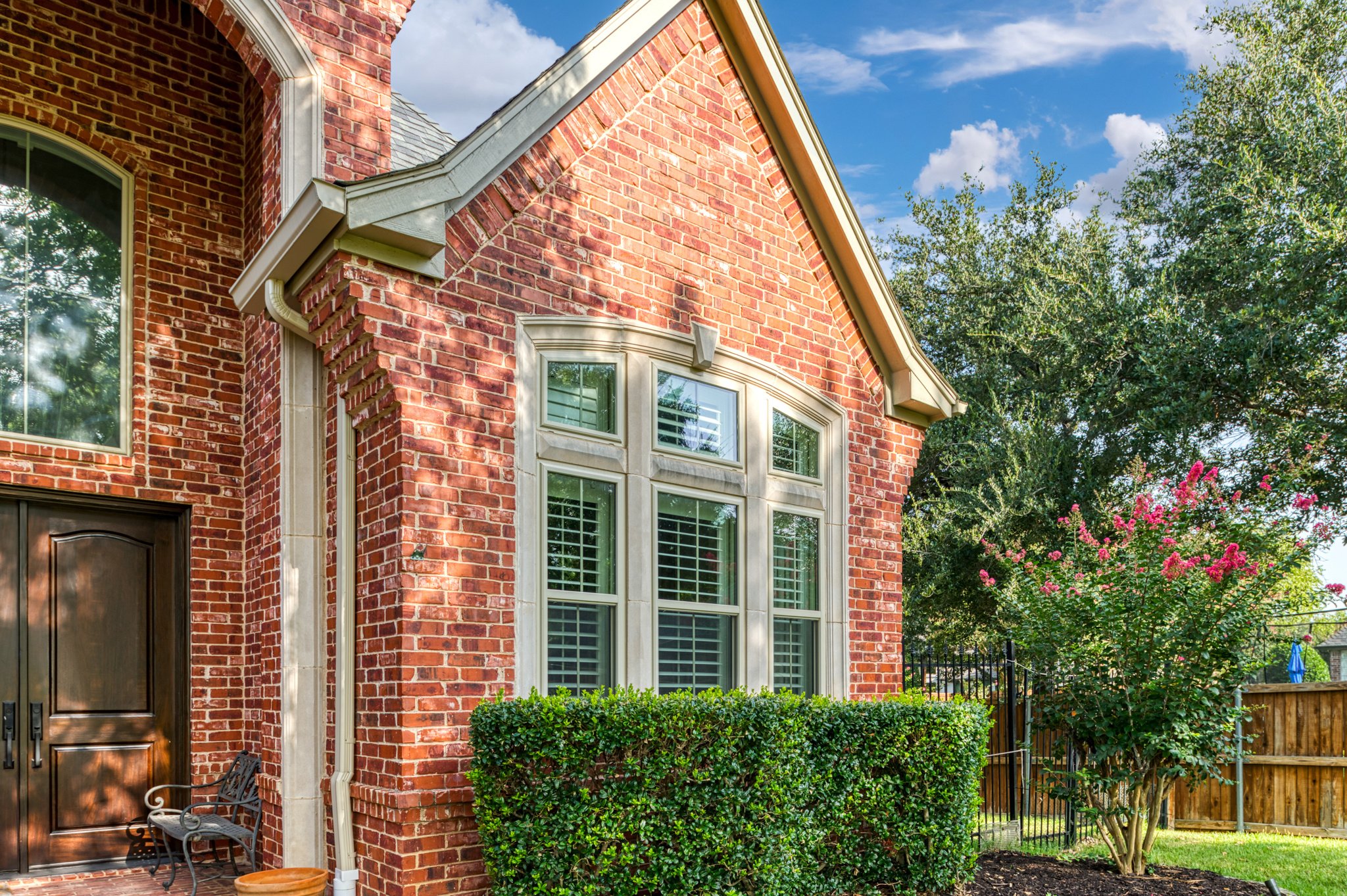 Second-Story Single-Hung Window Causes & Solutions