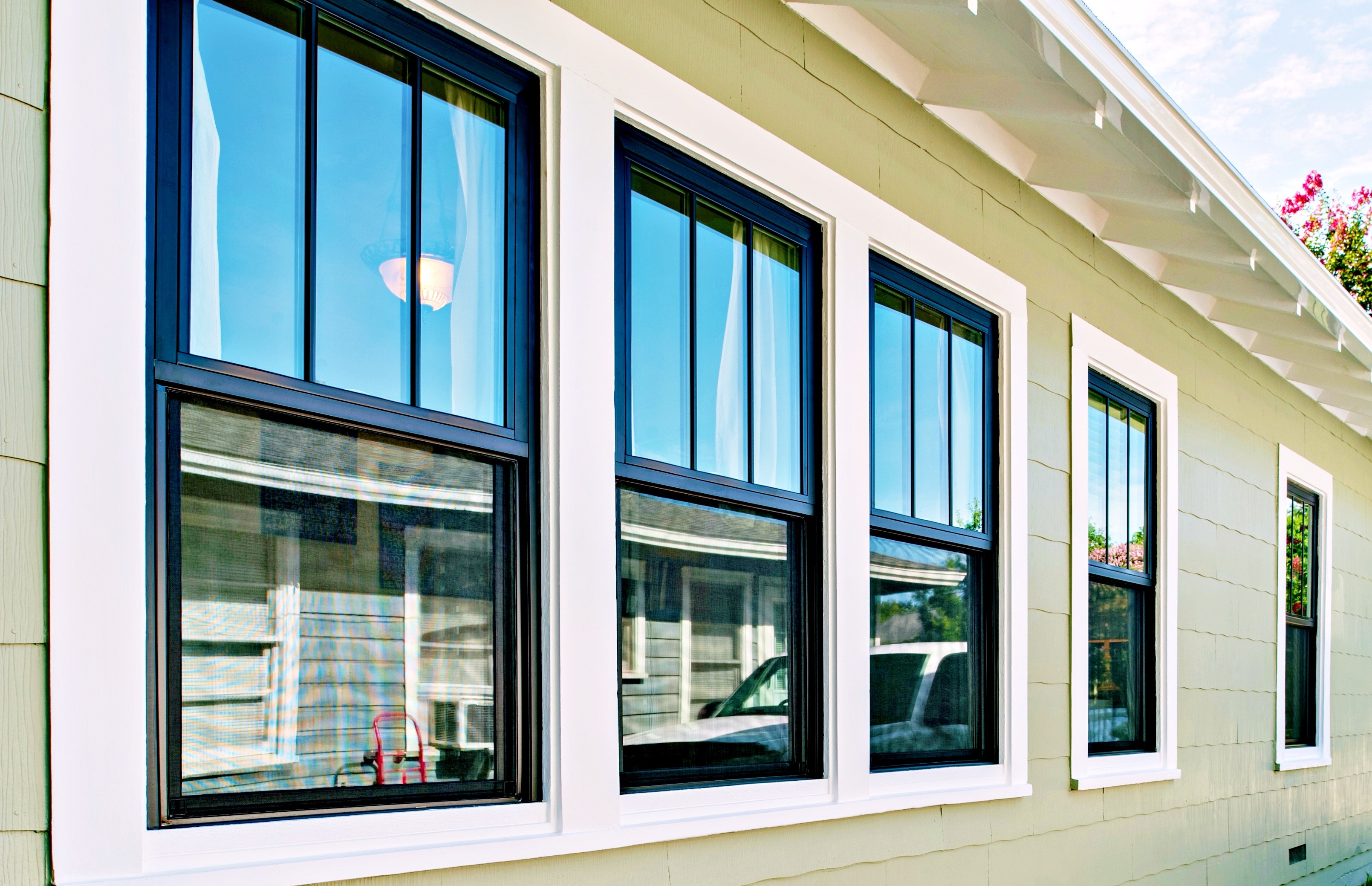 Andersen 100 Series Windows Black on White